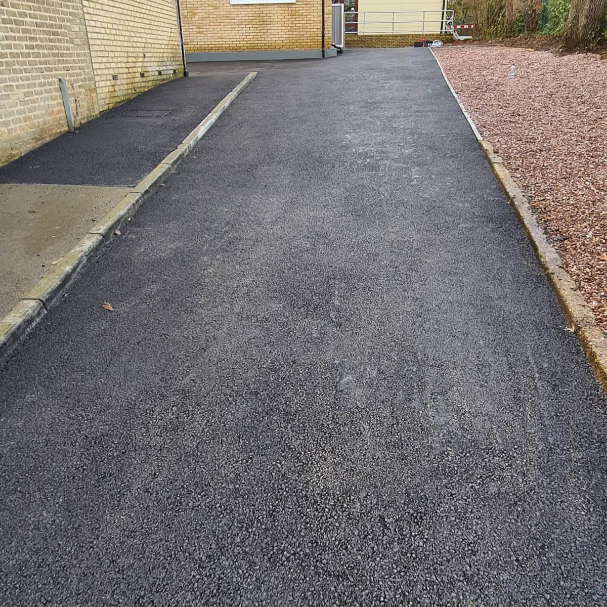 Tarmac Driveways London & Surrey | UK Surfacings Ltd